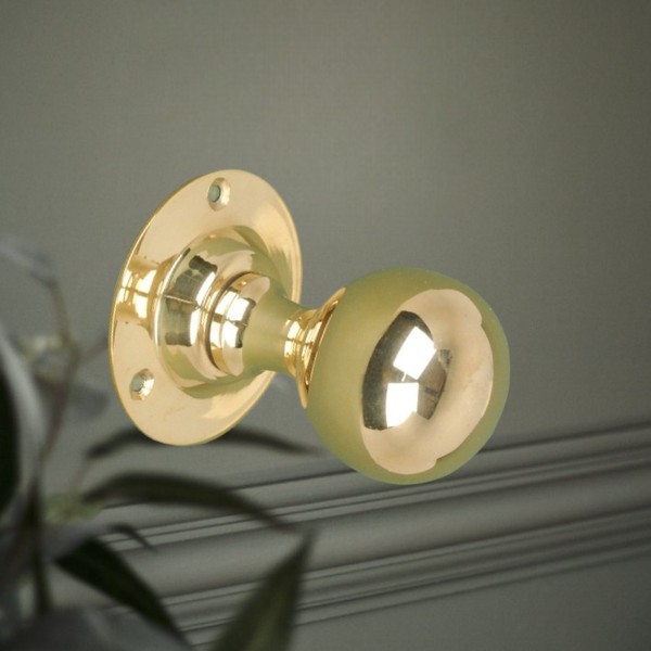 Classic Round Door Knobs Brass 7615